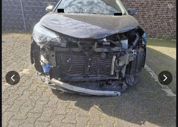 Grey Toyota C-HR 2018 in Marijampole, with an engine capacity of 1.80 L and mileage of 97 thousand km for 10444 €, photo 5 on AUTOMOTO.COM.LV