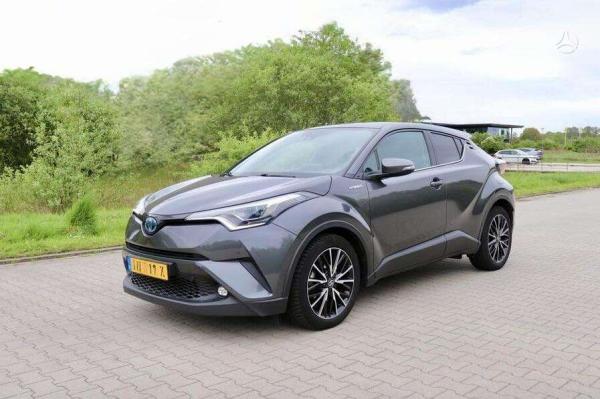 Grey Toyota C-HR 2018 in Kaunas, with an engine capacity of 1.80 L and mileage of 192 thousand km for 16250 €, photo 1 on AUTOMOTO.COM.LV