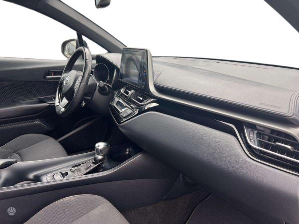 Grey Toyota C-HR 2018 in Klaipeda, with an engine capacity of 1.80 L and mileage of 34 thousand km for 18000 €, photo 6 on AUTOMOTO.COM.LV