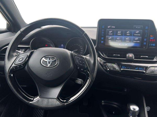 Серый Тойота C-HR 2018 в Клайпеда, объемом двигателя 1.80 л и пробегом 34 тыс. км за 18000 €, фото 10 на AUTOMOTO.COM.LV