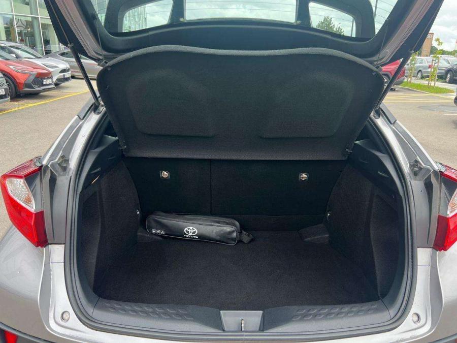 Pelēks Toyota C-HR 2018 Klaipėda, ar dzinēja tilpumu 1.80 L un nobraukumu 34 tūkst. km par 18000 €, foto 11 vietnē AUTOMOTO.COM.LV