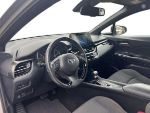 Pelēks Toyota C-HR 2018 Klaipėda, ar dzinēja tilpumu 1.80 L un nobraukumu 34 tūkst. km par 18000 €, foto 12 vietnē AUTOMOTO.COM.LV