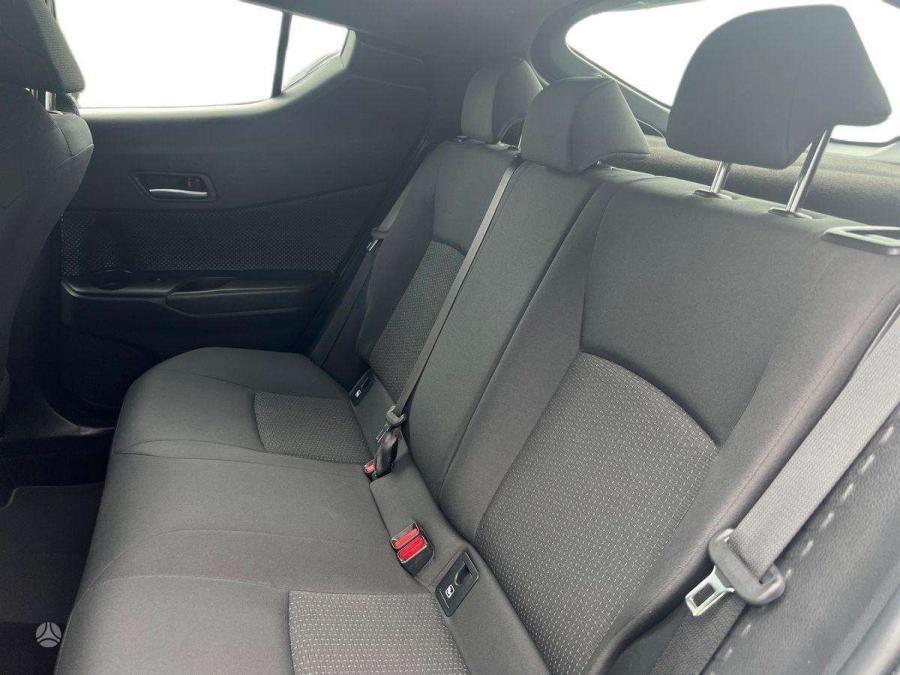 Pelēks Toyota C-HR 2018 Klaipėda, ar dzinēja tilpumu 1.80 L un nobraukumu 34 tūkst. km par 18000 €, foto 20 vietnē AUTOMOTO.COM.LV