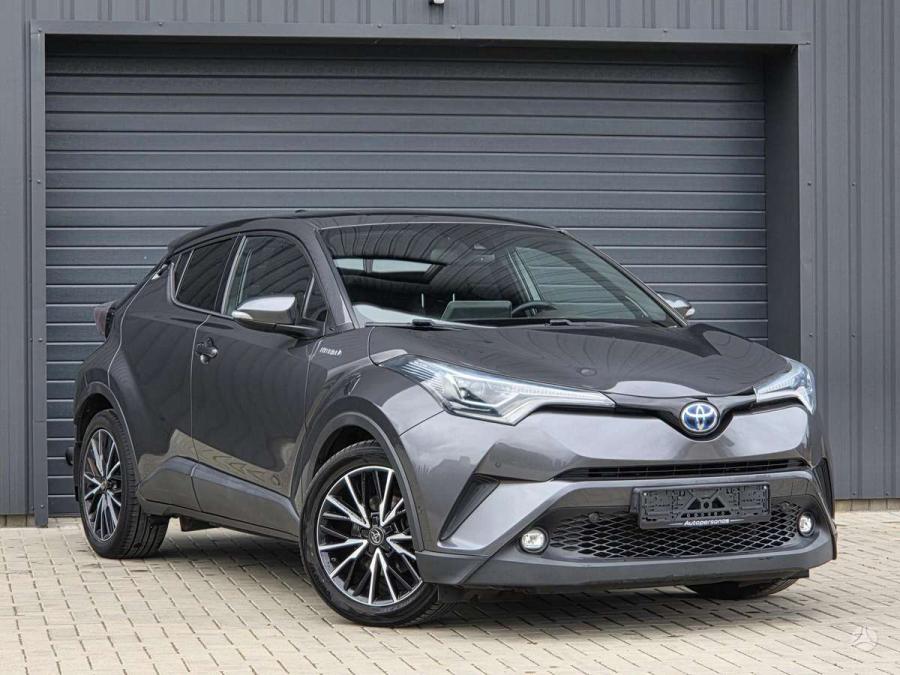 Pelēks Toyota C-HR 2018 Kauņa, ar dzinēja tilpumu 1.80 L un nobraukumu 192 tūkst. km par 15999 €, foto 1 vietnē AUTOMOTO.COM.LV
