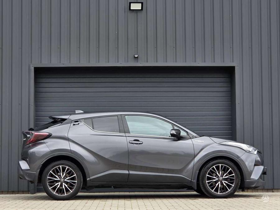 Pelēks Toyota C-HR 2018 Kauņa, ar dzinēja tilpumu 1.80 L un nobraukumu 192 tūkst. km par 15999 €, foto 11 vietnē AUTOMOTO.COM.LV