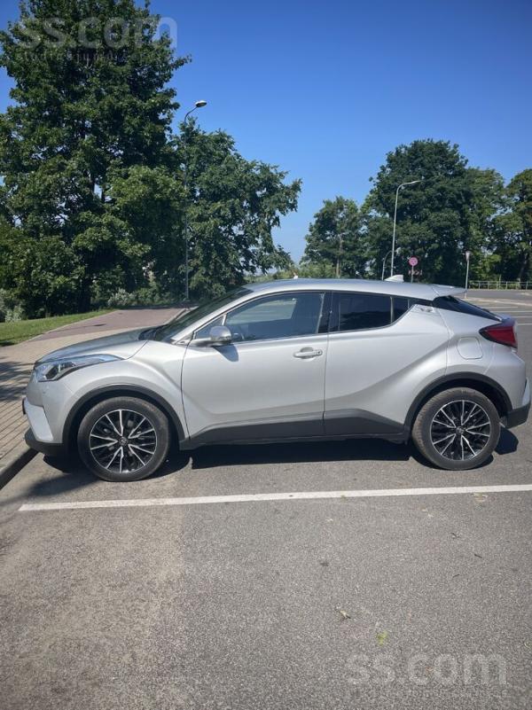 Grey Toyota C-HR 2018 in Rezekne, with an engine capacity of 1.20 L and mileage of 68 thousand km for 13500 €, photo 2 on AUTOMOTO.COM.LV