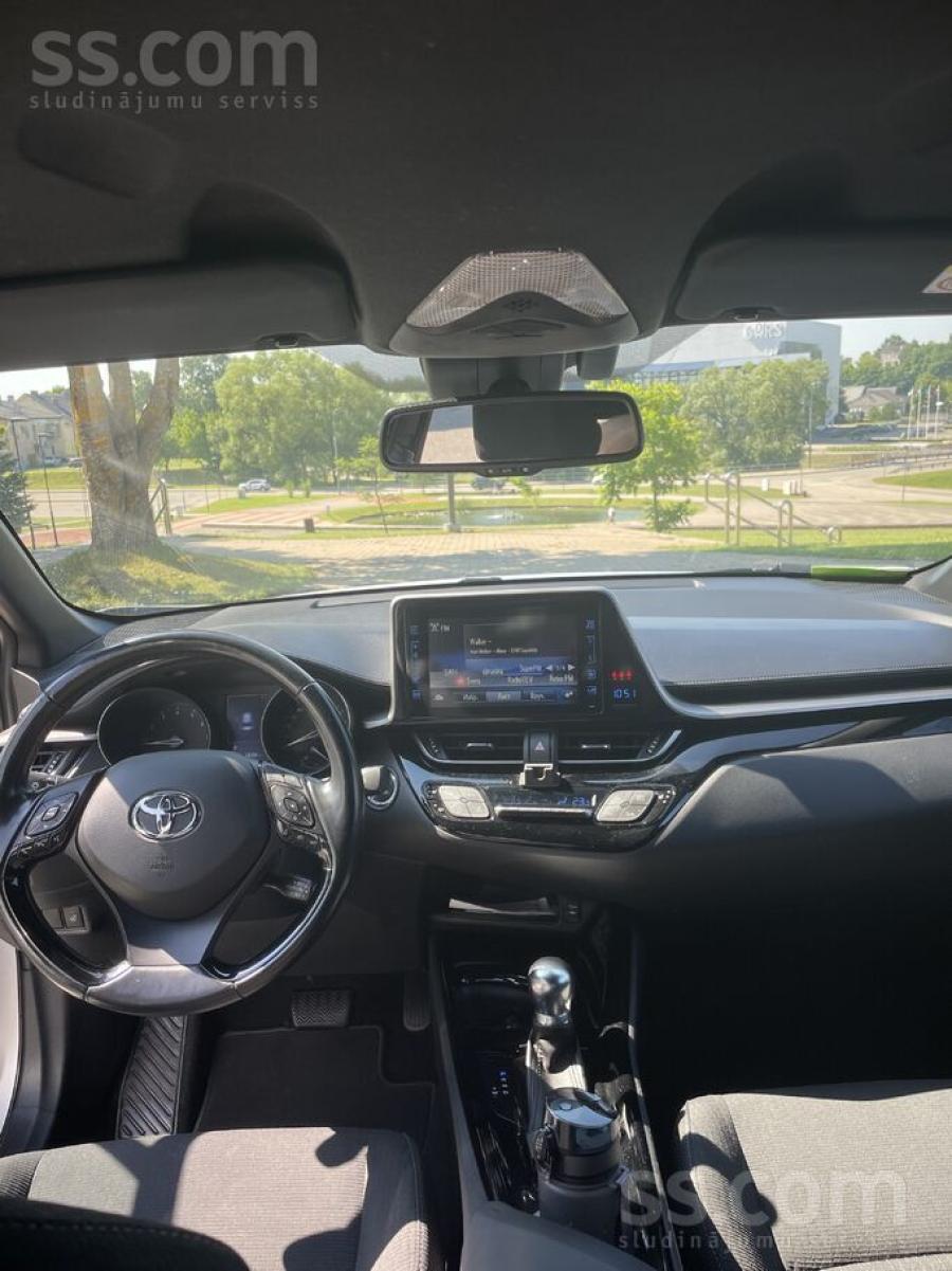 Grey Toyota C-HR 2018 in Rezekne, with an engine capacity of 1.20 L and mileage of 68 thousand km for 13500 €, photo 6 on AUTOMOTO.COM.LV