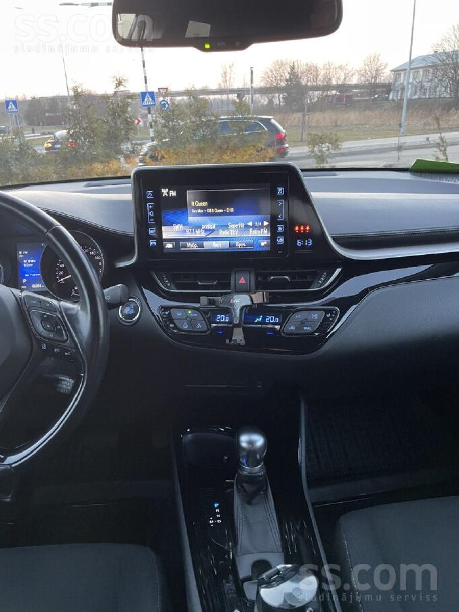 Grey Toyota C-HR 2018 in Rezekne, with an engine capacity of 1.20 L and mileage of 68 thousand km for 13500 €, photo 7 on AUTOMOTO.COM.LV