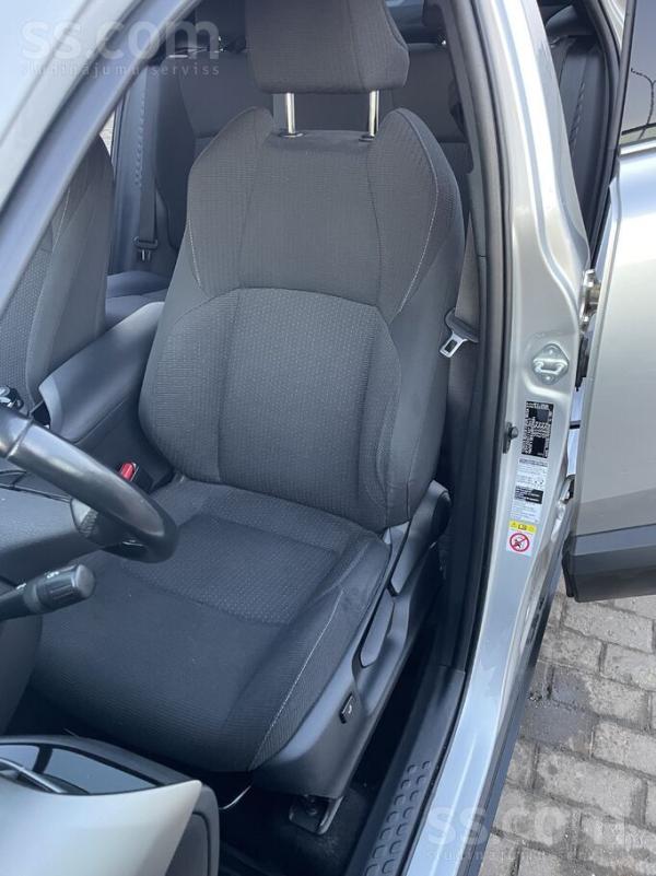 Grey Toyota C-HR 2018 in Rezekne, with an engine capacity of 1.20 L and mileage of 68 thousand km for 13500 €, photo 8 on AUTOMOTO.COM.LV