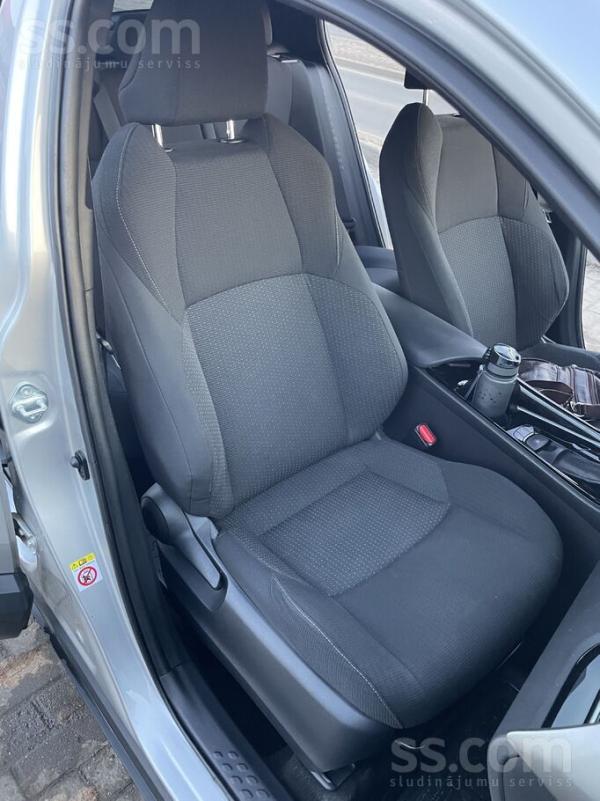 Grey Toyota C-HR 2018 in Rezekne, with an engine capacity of 1.20 L and mileage of 68 thousand km for 13500 €, photo 9 on AUTOMOTO.COM.LV