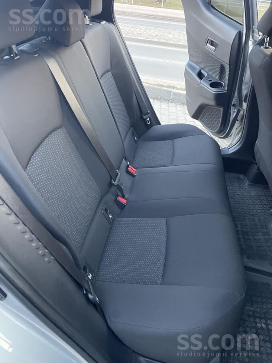 Grey Toyota C-HR 2018 in Rezekne, with an engine capacity of 1.20 L and mileage of 68 thousand km for 13500 €, photo 12 on AUTOMOTO.COM.LV