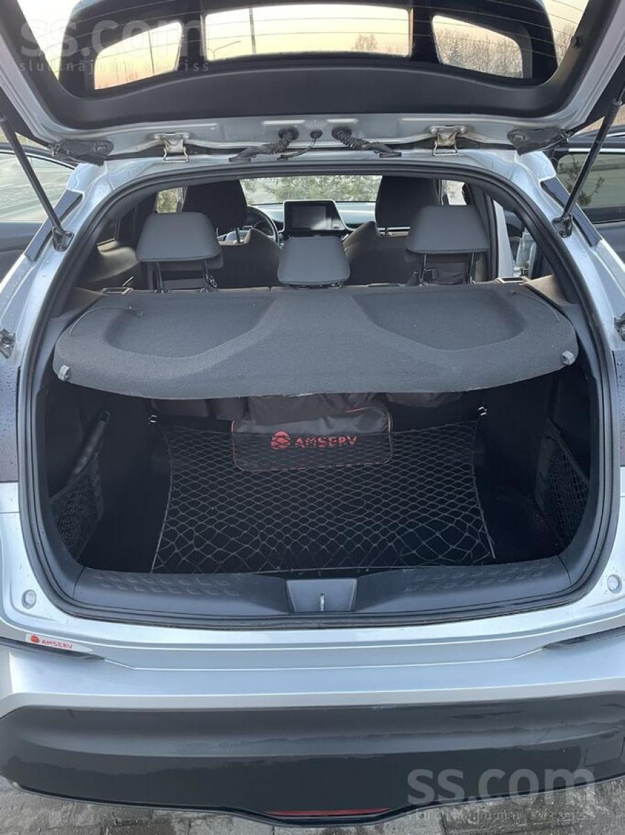 Grey Toyota C-HR 2018 in Rezekne, with an engine capacity of 1.20 L and mileage of 68 thousand km for 13500 €, photo 13 on AUTOMOTO.COM.LV