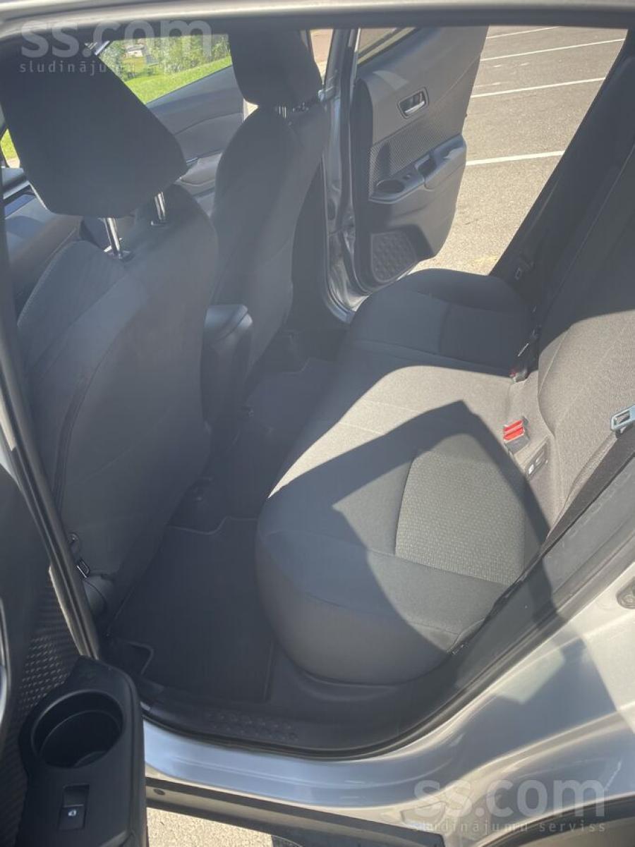 Grey Toyota C-HR 2018 in Rezekne, with an engine capacity of 1.20 L and mileage of 70 thousand km for 12950 €, photo 11 on AUTOMOTO.COM.LV