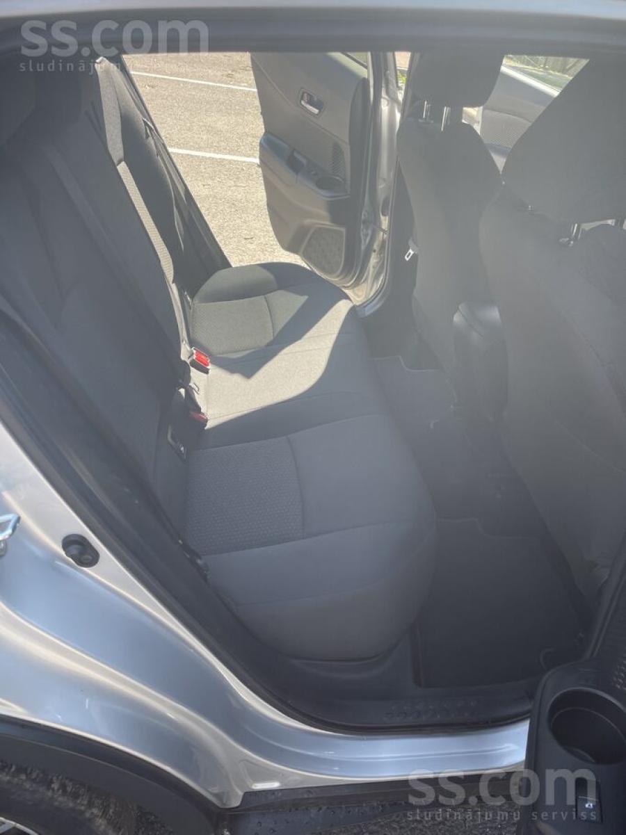 Grey Toyota C-HR 2018 in Rezekne, with an engine capacity of 1.20 L and mileage of 70 thousand km for 12950 €, photo 12 on AUTOMOTO.COM.LV
