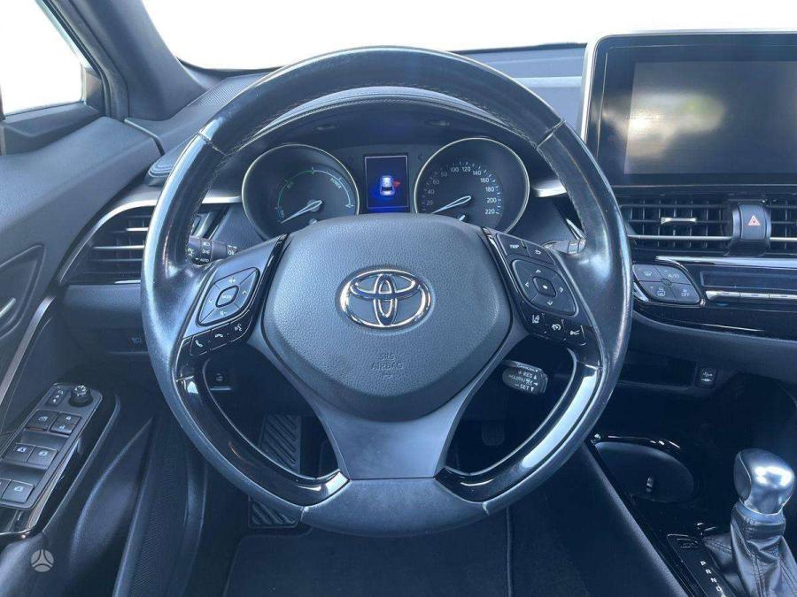 Pelēks Toyota C-HR 2018 Klaipėda, ar dzinēja tilpumu 1.80 L un nobraukumu 86 tūkst. km par 19000 €, foto 10 vietnē AUTOMOTO.COM.LV