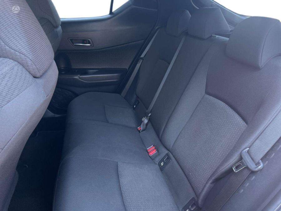 Pelēks Toyota C-HR 2018 Klaipėda, ar dzinēja tilpumu 1.80 L un nobraukumu 86 tūkst. km par 19000 €, foto 20 vietnē AUTOMOTO.COM.LV