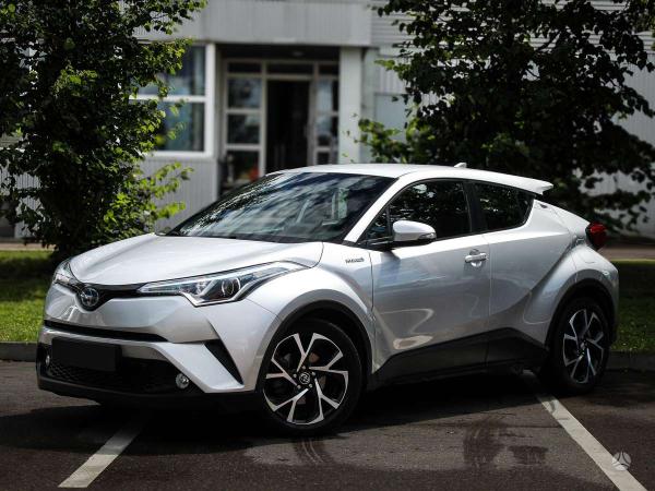 Pelēks Toyota C-HR 2018 Kauņa, ar dzinēja tilpumu 1.80 L un nobraukumu 120 tūkst. km par 17350 €, foto 1 vietnē AUTOMOTO.COM.LV