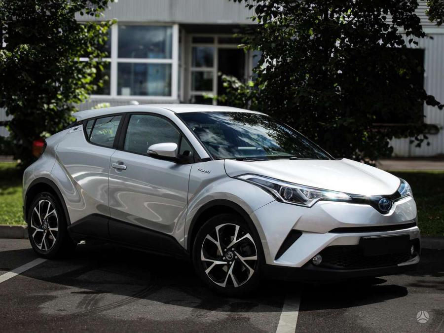 Серый Тойота C-HR 2018 в Каунас, объемом двигателя 1.80 л и пробегом 120 тыс. км за 17350 €, фото 3 на AUTOMOTO.COM.LV