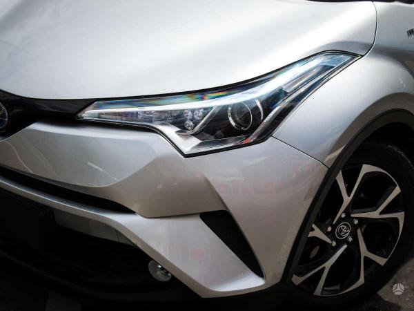 Pelēks Toyota C-HR 2018 Kauņa, ar dzinēja tilpumu 1.80 L un nobraukumu 120 tūkst. km par 17350 €, foto 6 vietnē AUTOMOTO.COM.LV