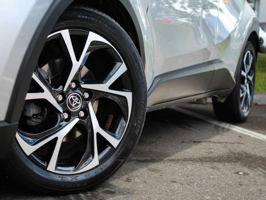 Серый Тойота C-HR 2018 в Каунас, объемом двигателя 1.80 л и пробегом 120 тыс. км за 17350 €, фото 8 на AUTOMOTO.COM.LV