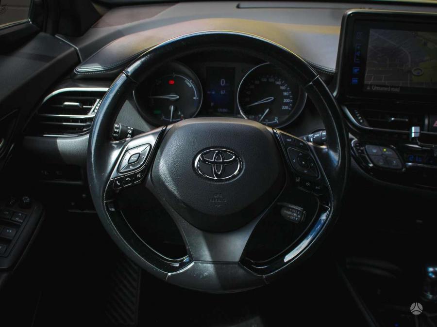 Серый Тойота C-HR 2018 в Каунас, объемом двигателя 1.80 л и пробегом 120 тыс. км за 17350 €, фото 13 на AUTOMOTO.COM.LV