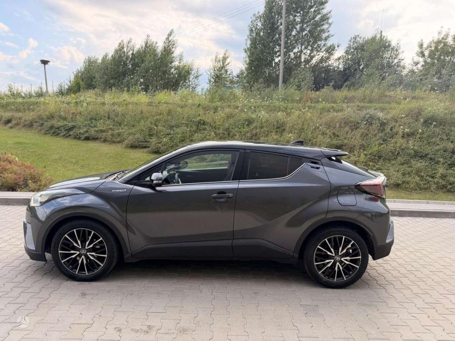 Pelēks Toyota C-HR 2018 Viļņa, ar dzinēja tilpumu 1.80 L un nobraukumu 144 tūkst. km par 18200 €, foto 11 vietnē AUTOMOTO.COM.LV