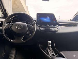 Pelēks Toyota C-HR 2018 Viļņa, ar dzinēja tilpumu 1.80 L un nobraukumu 144 tūkst. km par 18200 €, foto 24 vietnē AUTOMOTO.COM.LV