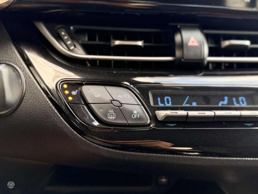 Pelēks Toyota C-HR 2018 Viļņa, ar dzinēja tilpumu 1.80 L un nobraukumu 144 tūkst. km par 18200 €, foto 30 vietnē AUTOMOTO.COM.LV