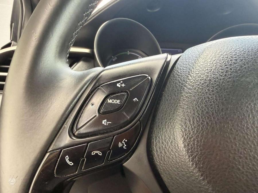 Pelēks Toyota C-HR 2018 Viļņa, ar dzinēja tilpumu 1.80 L un nobraukumu 144 tūkst. km par 18200 €, foto 33 vietnē AUTOMOTO.COM.LV