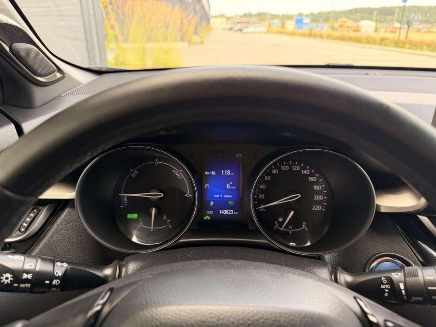 Pelēks Toyota C-HR 2018 Viļņa, ar dzinēja tilpumu 1.80 L un nobraukumu 144 tūkst. km par 18200 €, foto 35 vietnē AUTOMOTO.COM.LV