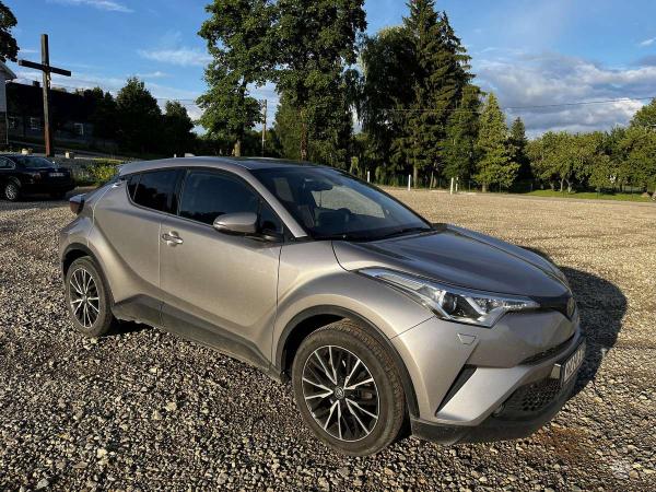 Pelēks Toyota C-HR 2018 Viļņa, ar dzinēja tilpumu 1.20 L un nobraukumu 106 tūkst. km par 16000 €, foto 2 vietnē AUTOMOTO.COM.LV