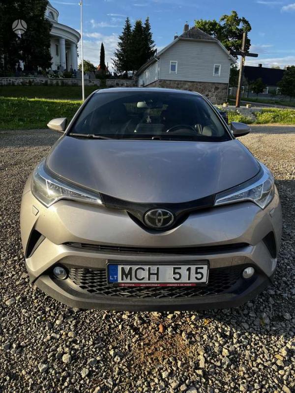 Pelēks Toyota C-HR 2018 Viļņa, ar dzinēja tilpumu 1.20 L un nobraukumu 106 tūkst. km par 16000 €, foto 3 vietnē AUTOMOTO.COM.LV