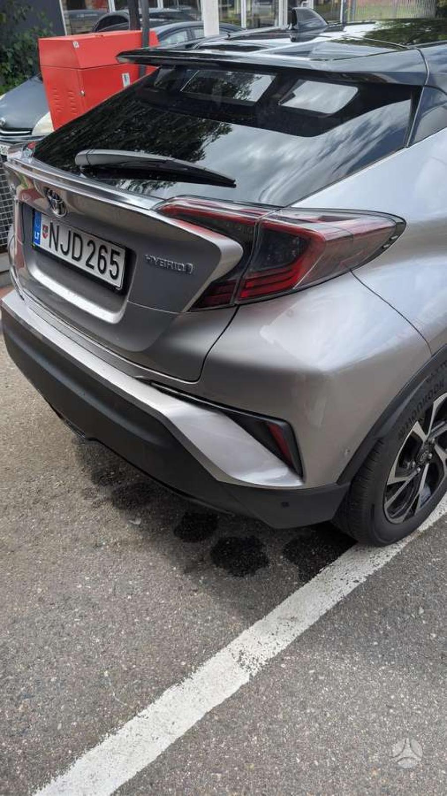 Grey Toyota C-HR 2018 in Kaunas, with an engine capacity of 1.80 L and mileage of 121 thousand km for 18000 €, photo 3 on AUTOMOTO.COM.LV