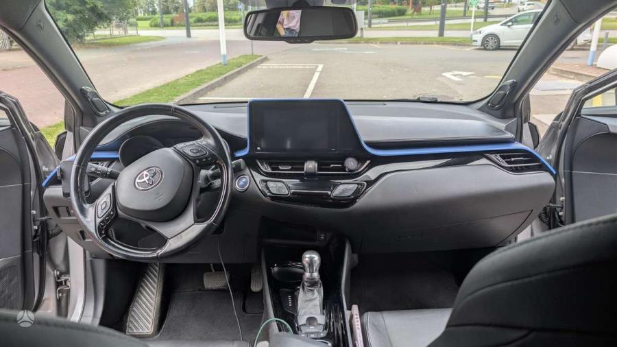 Grey Toyota C-HR 2018 in Kaunas, with an engine capacity of 1.80 L and mileage of 121 thousand km for 18000 €, photo 20 on AUTOMOTO.COM.LV