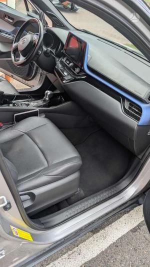 Grey Toyota C-HR 2018 in Kaunas, with an engine capacity of 1.80 L and mileage of 121 thousand km for 18000 €, photo 21 on AUTOMOTO.COM.LV