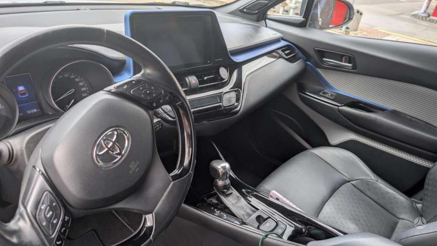 Grey Toyota C-HR 2018 in Kaunas, with an engine capacity of 1.80 L and mileage of 121 thousand km for 18000 €, photo 33 on AUTOMOTO.COM.LV