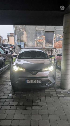 Grey Toyota C-HR 2018 in Kaunas, with an engine capacity of 1.80 L and mileage of 121 thousand km for 18000 €, photo 53 on AUTOMOTO.COM.LV