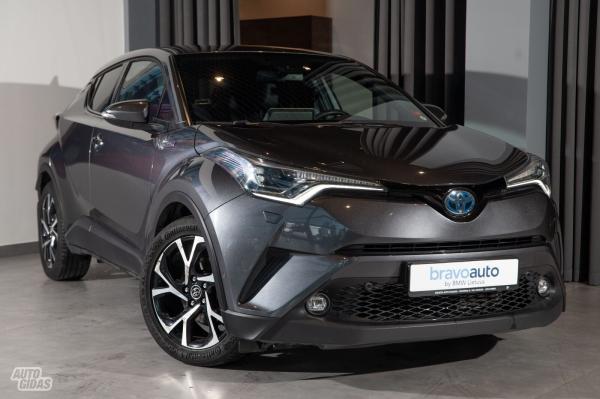 Pelēks Toyota C-HR 2018 Kauņa, ar dzinēja tilpumu 1.80 L un nobraukumu 92 tūkst. km par 20771 €, foto 3 vietnē AUTOMOTO.COM.LV