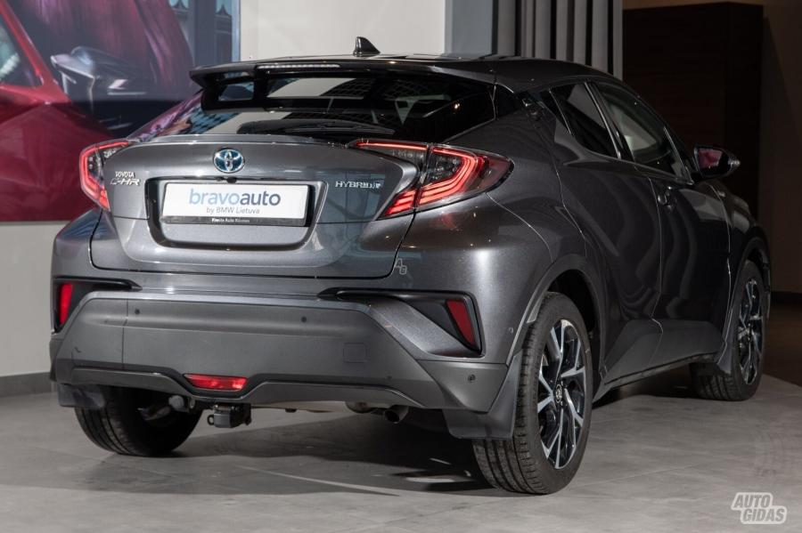 Grey Toyota C-HR 2018 in Kaunas, with an engine capacity of 1.80 L and mileage of 92 thousand km for 20771 €, photo 6 on AUTOMOTO.COM.LV