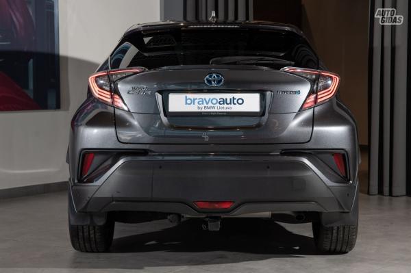 Pelēks Toyota C-HR 2018 Kauņa, ar dzinēja tilpumu 1.80 L un nobraukumu 92 tūkst. km par 20771 €, foto 6 vietnē AUTOMOTO.COM.LV