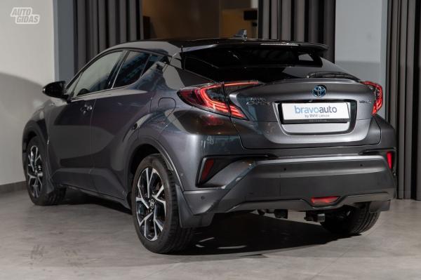 Pelēks Toyota C-HR 2018 Kauņa, ar dzinēja tilpumu 1.80 L un nobraukumu 92 tūkst. km par 20771 €, foto 7 vietnē AUTOMOTO.COM.LV