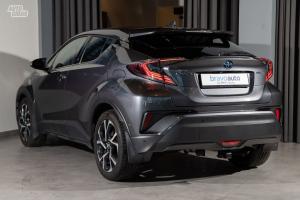 Grey Toyota C-HR 2018 in Kaunas, with an engine capacity of 1.80 L and mileage of 92 thousand km for 20771 €, photo 8 on AUTOMOTO.COM.LV