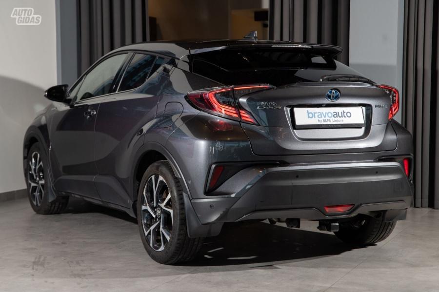 Grey Toyota C-HR 2018 in Kaunas, with an engine capacity of 1.80 L and mileage of 92 thousand km for 20771 €, photo 8 on AUTOMOTO.COM.LV