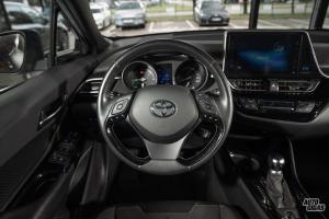 Grey Toyota C-HR 2018 in Kaunas, with an engine capacity of 1.80 L and mileage of 92 thousand km for 20771 €, photo 16 on AUTOMOTO.COM.LV