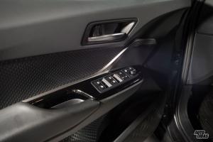 Grey Toyota C-HR 2018 in Kaunas, with an engine capacity of 1.80 L and mileage of 92 thousand km for 20771 €, photo 21 on AUTOMOTO.COM.LV