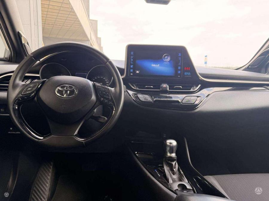 Серый Тойота C-HR 2018 в Вильнюс, объемом двигателя 1.80 л и пробегом 144 тыс. км за 16350 €, фото 24 на AUTOMOTO.COM.LV