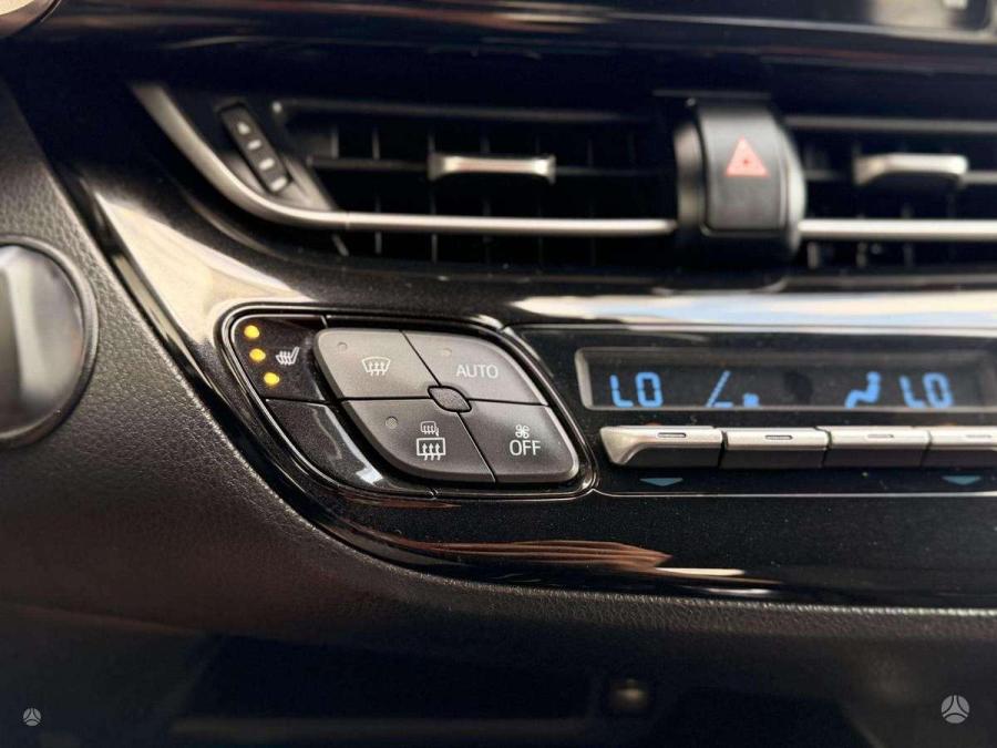 Серый Тойота C-HR 2018 в Вильнюс, объемом двигателя 1.80 л и пробегом 144 тыс. км за 16350 €, фото 30 на AUTOMOTO.COM.LV