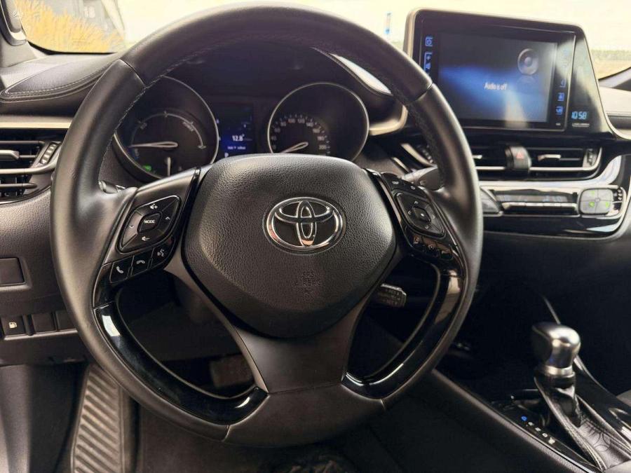 Серый Тойота C-HR 2018 в Вильнюс, объемом двигателя 1.80 л и пробегом 144 тыс. км за 16350 €, фото 32 на AUTOMOTO.COM.LV