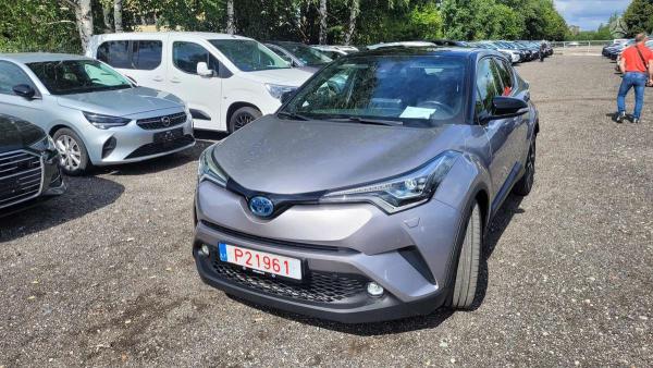 Grey Toyota C-HR 2018 in Siauliai, with an engine capacity of 1.80 L and mileage of 196 thousand km for 14400 €, photo 2 on AUTOMOTO.COM.LV