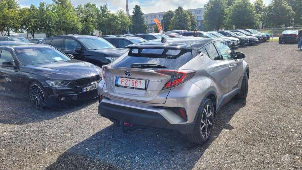 Grey Toyota C-HR 2018 in Siauliai, with an engine capacity of 1.80 L and mileage of 196 thousand km for 14400 €, photo 6 on AUTOMOTO.COM.LV